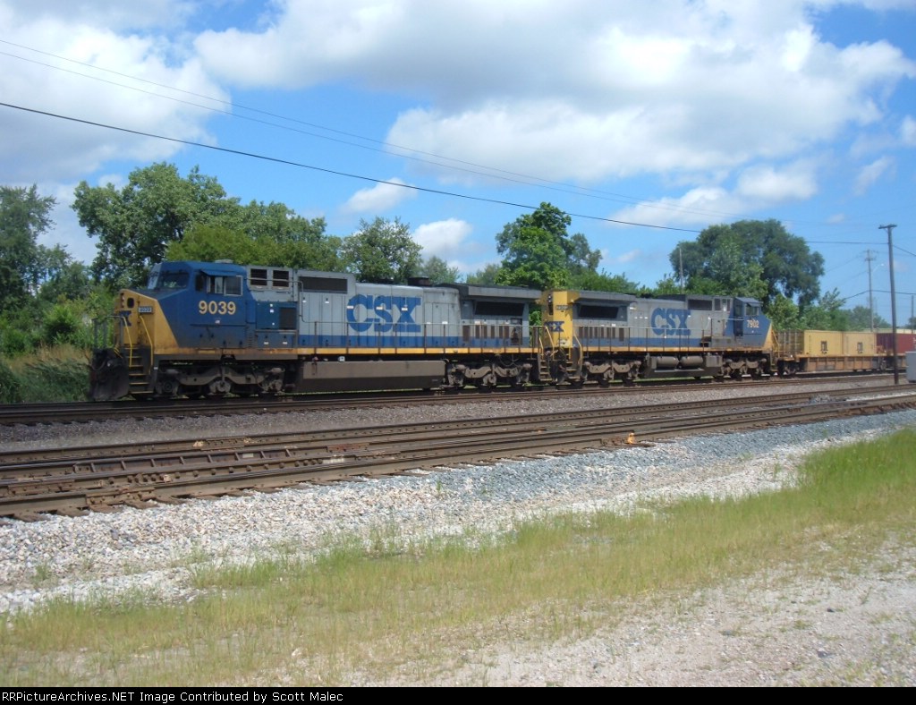 CSX 9039 & 7902